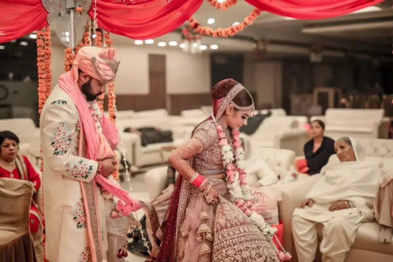 What do seven steps in Hindu wedding mean?